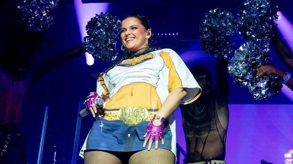 Nelly Furtado以勇敢的方式回應她的身體牌 | ARCH雅趣